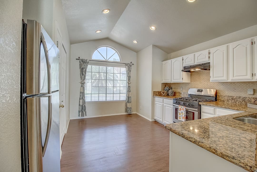 1829 Bogey Way Henderson, NV 89074 - Lauren Paris, Simply Vegas