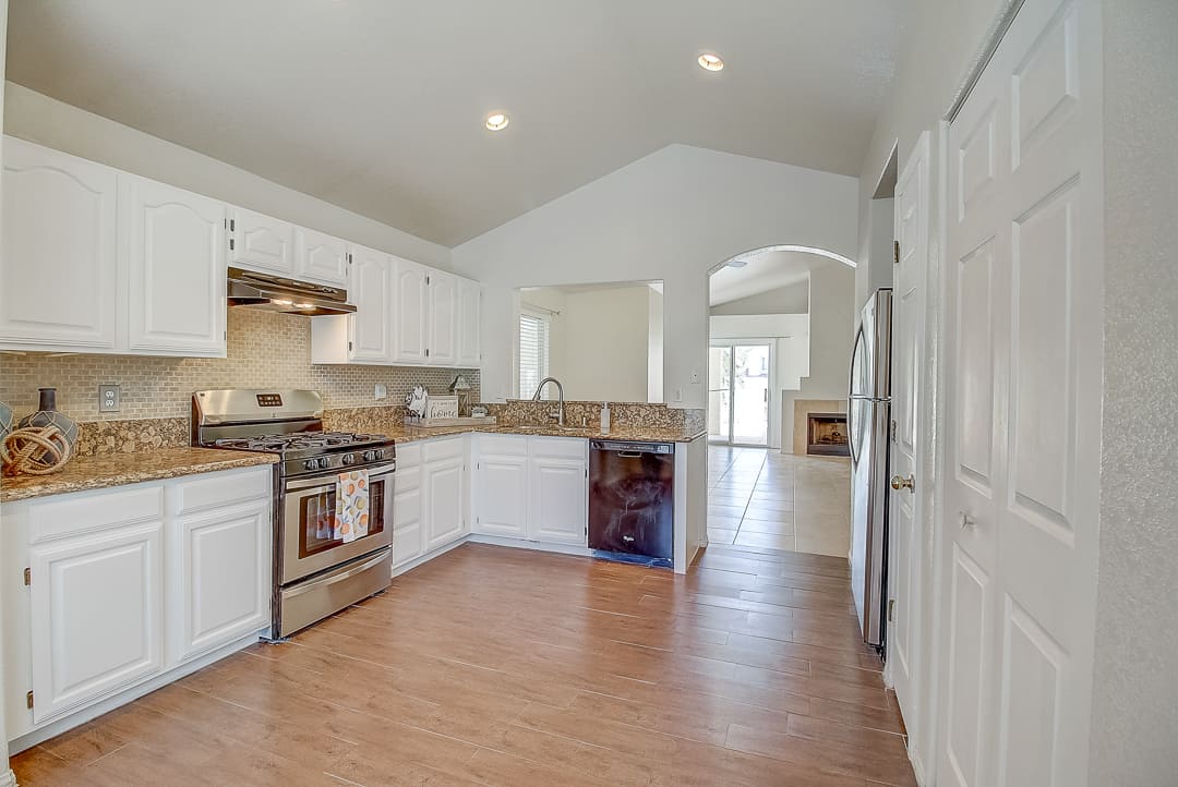 1829 Bogey Way Henderson, NV 89074 - Lauren Paris, Simply Vegas